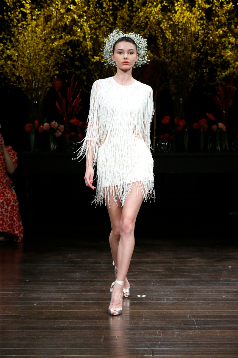 موديلات فساتين بطبقات هدب لعروس 2023 | مجلة الجميلة